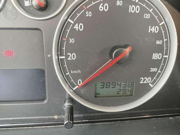 Black Volkswagen Sharan 2000 in Jonava, with an engine capacity of 1.90 L and mileage of 390 thousand km for 1200 €, photo 6 on AUTOMOTO.COM.LV