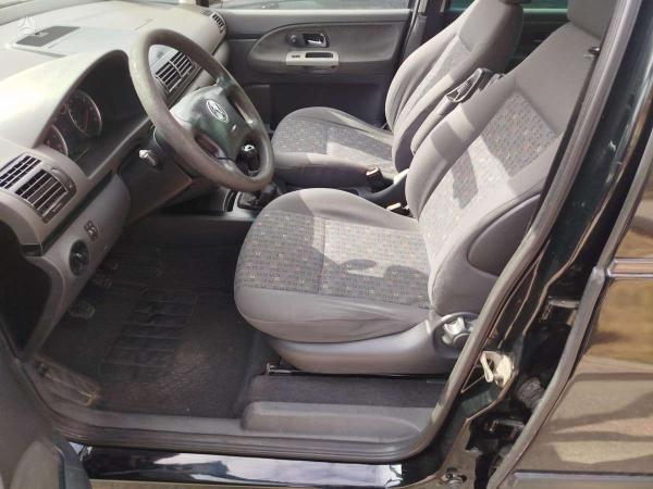 Black Volkswagen Sharan 2000 in Jonava, with an engine capacity of 1.90 L and mileage of 390 thousand km for 1200 €, photo 8 on AUTOMOTO.COM.LV