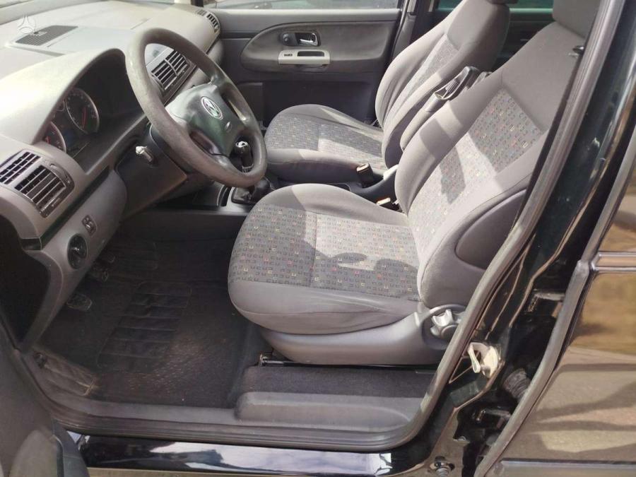 Black Volkswagen Sharan 2000 in Jonava, with an engine capacity of 1.90 L and mileage of 390 thousand km for 1200 €, photo 9 on AUTOMOTO.COM.LV
