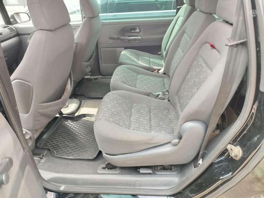 Black Volkswagen Sharan 2000 in Jonava, with an engine capacity of 1.90 L and mileage of 390 thousand km for 1200 €, photo 10 on AUTOMOTO.COM.LV