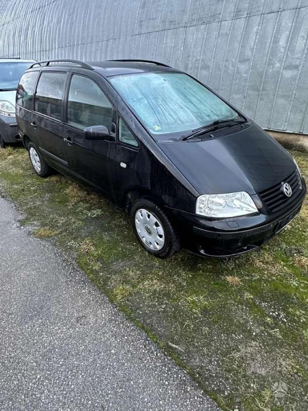 Black Volkswagen Sharan 2001 in Rokiskis, with an engine capacity of 1.90 L and mileage of 320 thousand km for 1750 €, photo 1 on AUTOMOTO.COM.LV