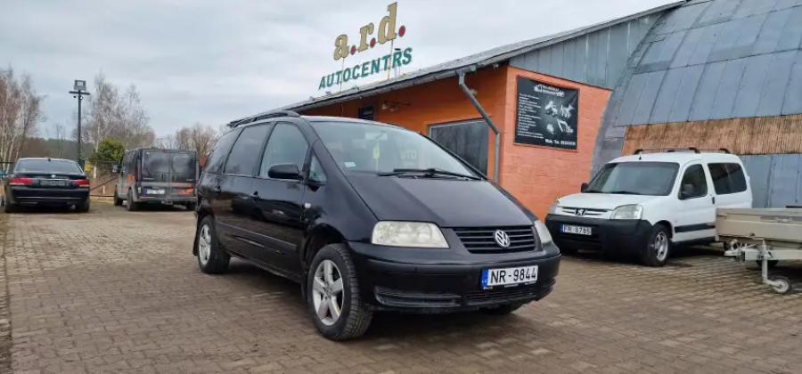 Melns Volkswagen Sharan 2001 Valmiera, ar dzinēja tilpumu 2.00 L un nobraukumu 414 tūkst. km par 1600 €, foto 1 vietnē AUTOMOTO.COM.LV