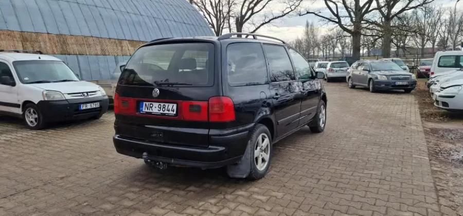 Melns Volkswagen Sharan 2001 Valmiera, ar dzinēja tilpumu 2.00 L un nobraukumu 414 tūkst. km par 1600 €, foto 4 vietnē AUTOMOTO.COM.LV