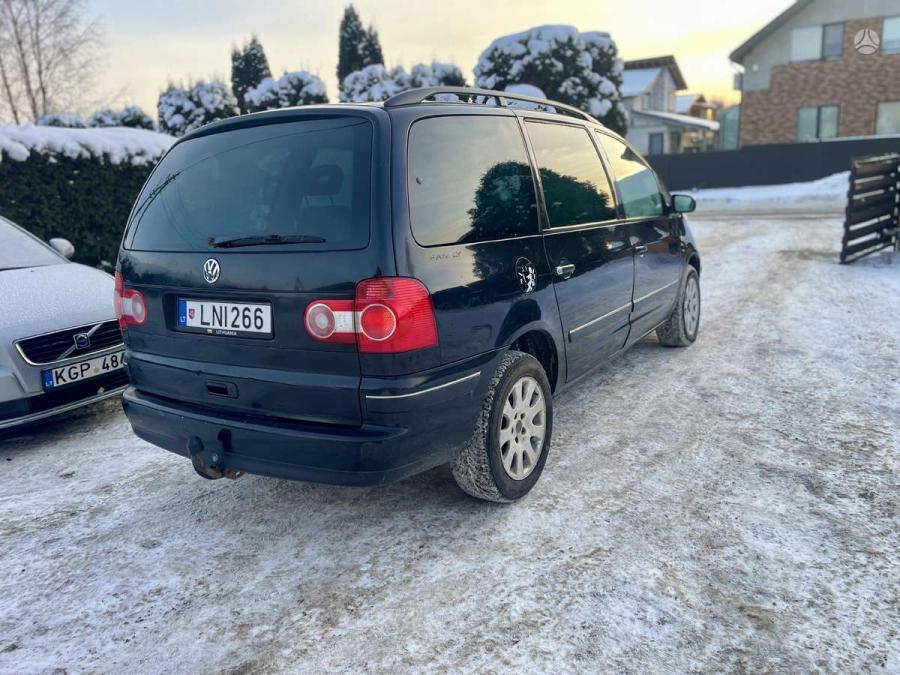 Melns Volkswagen Sharan 2002 Viļņa, ar dzinēja tilpumu 1.90 L un nobraukumu 333 tūkst. km par 1700 €, foto 2 vietnē AUTOMOTO.COM.LV