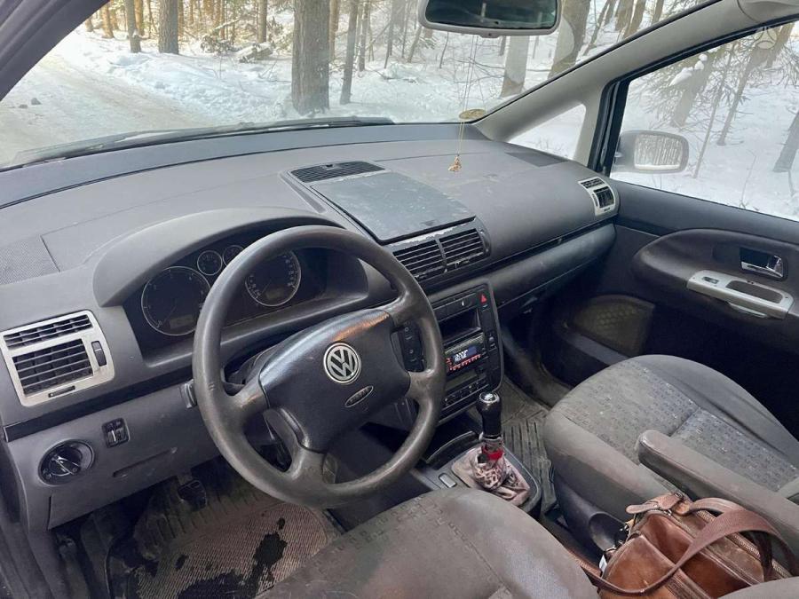 Melns Volkswagen Sharan 2002 Viļņa, ar dzinēja tilpumu 1.90 L un nobraukumu 333 tūkst. km par 1700 €, foto 11 vietnē AUTOMOTO.COM.LV