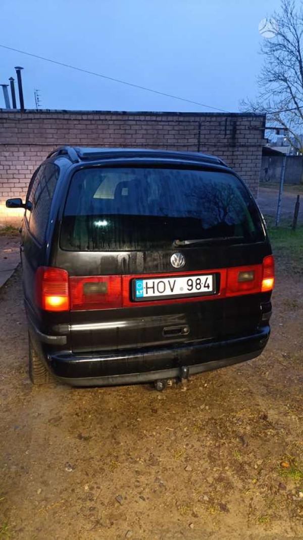 Black Volkswagen Sharan 2002 in Mazeikiai, with an engine capacity of 1.80 L and mileage of 3854 thousand km for 1350 €, photo 3 on AUTOMOTO.COM.LV