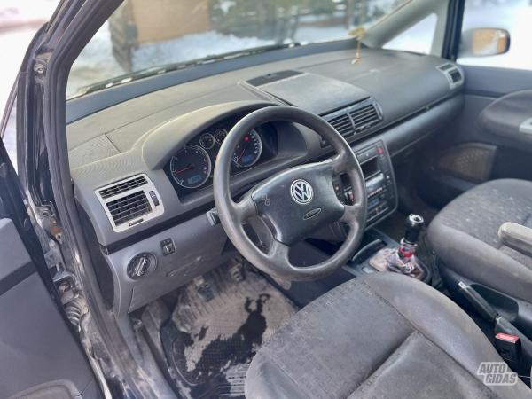 Melns Volkswagen Sharan 2002 Viļņa, ar dzinēja tilpumu 1.90 L un nobraukumu 333 tūkst. km par 1600 €, foto 10 vietnē AUTOMOTO.COM.LV