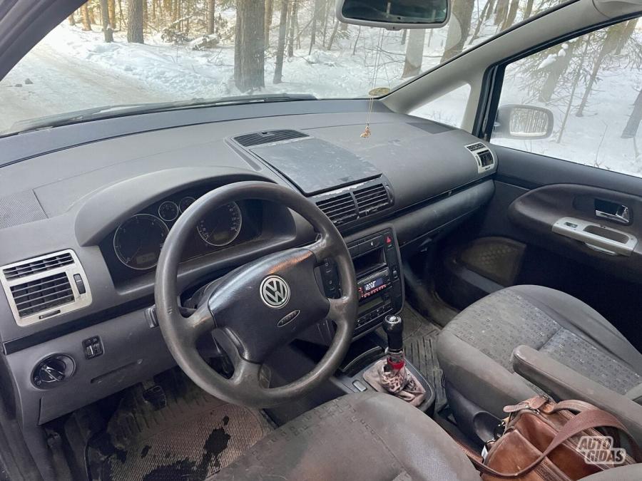 Melns Volkswagen Sharan 2002 Viļņa, ar dzinēja tilpumu 1.90 L un nobraukumu 333 tūkst. km par 1500 €, foto 12 vietnē AUTOMOTO.COM.LV