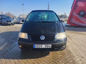 Black Volkswagen Sharan 2002 in Mazeikiai, with an engine capacity of 1.80 L and mileage of 384 thousand km for 1150 €, photo 2 on AUTOMOTO.COM.LV