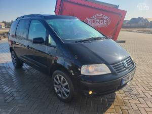 Black Volkswagen Sharan 2002 in Mazeikiai, with an engine capacity of 1.80 L and mileage of 384 thousand km for 1150 €, photo 3 on AUTOMOTO.COM.LV
