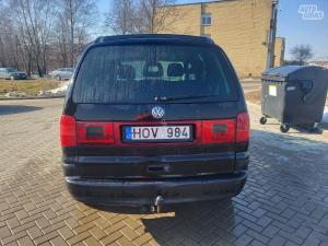 Black Volkswagen Sharan 2002 in Mazeikiai, with an engine capacity of 1.80 L and mileage of 384 thousand km for 1150 €, photo 6 on AUTOMOTO.COM.LV