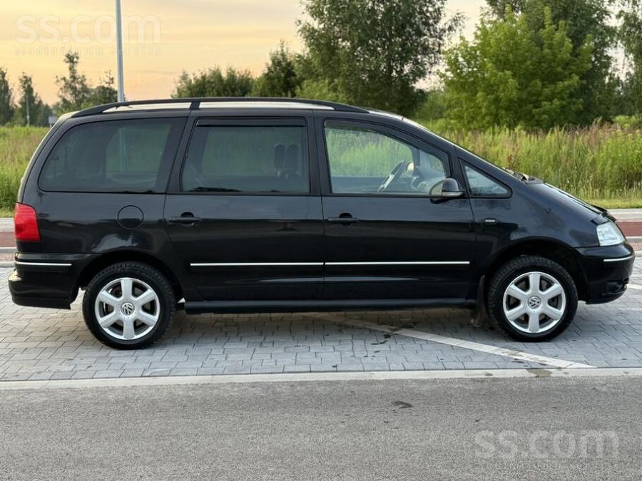 Black Volkswagen Sharan 2003 in Jelgava, with an engine capacity of 1.90 L and mileage of 294 thousand km for 2900 €, photo 4 on AUTOMOTO.COM.LV