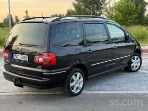 Black Volkswagen Sharan 2003 in Jelgava, with an engine capacity of 1.90 L and mileage of 294 thousand km for 2900 €, photo 5 on AUTOMOTO.COM.LV