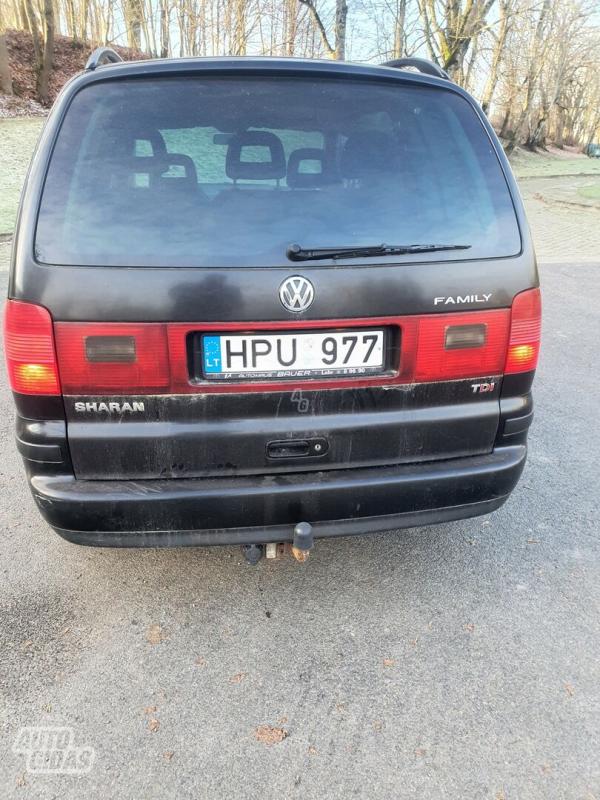 Melns Volkswagen Sharan 2003 Jurbarkas, ar dzinēja tilpumu 1.90 L un nobraukumu 299 tūkst. km par 1000 €, foto 5 vietnē AUTOMOTO.COM.LV