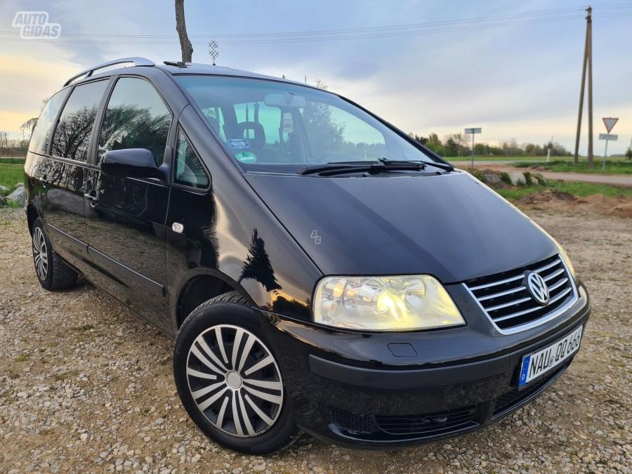 Black Volkswagen Sharan 2003 in Klaipeda, with an engine capacity of 1.90 L and mileage of 315 thousand km for 2699 €, photo 3 on AUTOMOTO.COM.LV