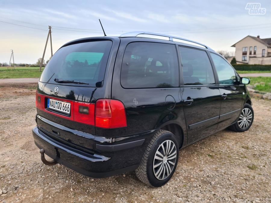 Black Volkswagen Sharan 2003 in Klaipeda, with an engine capacity of 1.90 L and mileage of 315 thousand km for 2699 €, photo 8 on AUTOMOTO.COM.LV