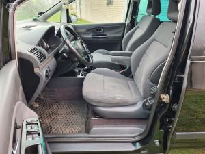 Black Volkswagen Sharan 2003 in Klaipeda, with an engine capacity of 1.90 L and mileage of 315 thousand km for 2699 €, photo 10 on AUTOMOTO.COM.LV