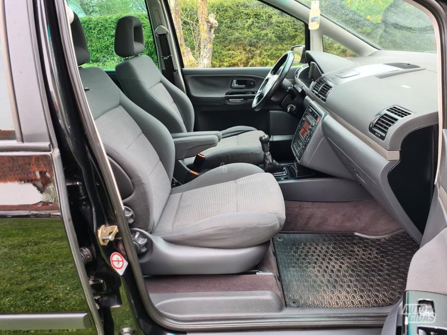Black Volkswagen Sharan 2003 in Klaipeda, with an engine capacity of 1.90 L and mileage of 315 thousand km for 2699 €, photo 11 on AUTOMOTO.COM.LV