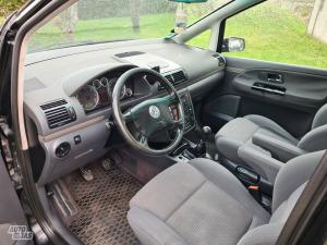 Black Volkswagen Sharan 2003 in Klaipeda, with an engine capacity of 1.90 L and mileage of 315 thousand km for 2699 €, photo 14 on AUTOMOTO.COM.LV