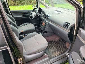 Black Volkswagen Sharan 2003 in Klaipeda, with an engine capacity of 1.90 L and mileage of 315 thousand km for 2699 €, photo 15 on AUTOMOTO.COM.LV