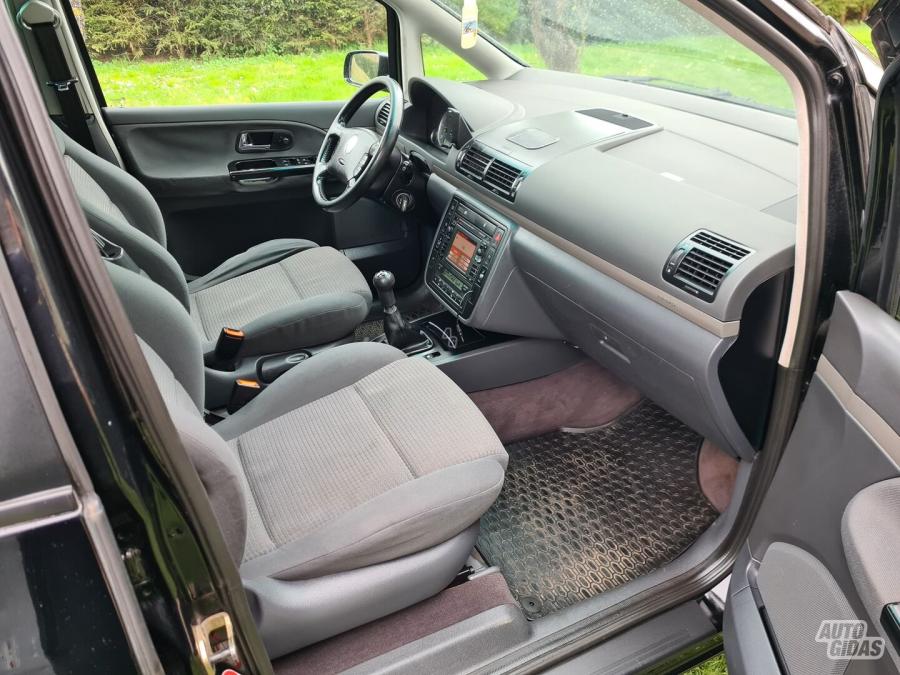 Black Volkswagen Sharan 2003 in Klaipeda, with an engine capacity of 1.90 L and mileage of 315 thousand km for 2699 €, photo 15 on AUTOMOTO.COM.LV