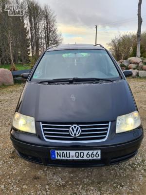 Black Volkswagen Sharan 2003 in Klaipeda, with an engine capacity of 1.90 L and mileage of 315 thousand km for 2699 €, photo 36 on AUTOMOTO.COM.LV