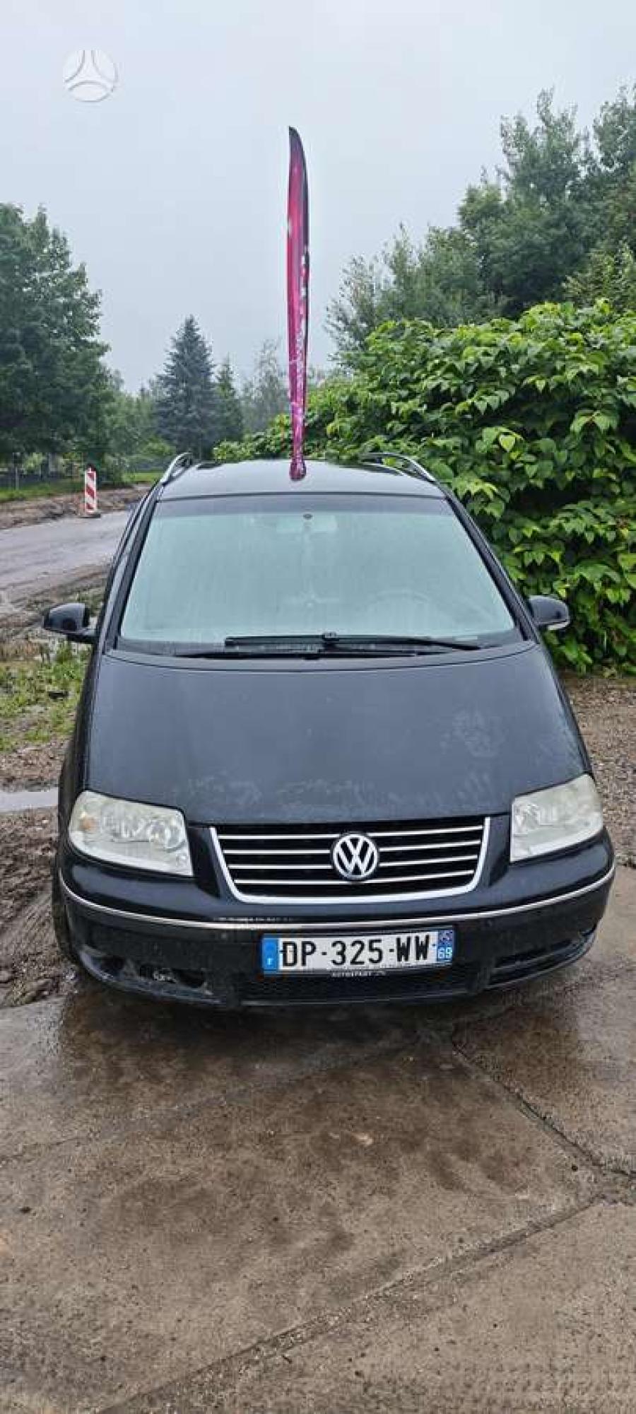 Melns Volkswagen Sharan 2003 Kauņa, ar dzinēja tilpumu 1.80 L un nobraukumu 340 tūkst. km par 860 €, foto 3 vietnē AUTOMOTO.COM.LV