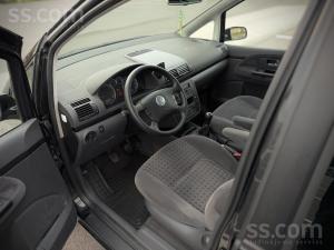 Black Volkswagen Sharan 2003 in Jelgava, with an engine capacity of 1.90 L and mileage of 352 thousand km for 3250 €, photo 14 on AUTOMOTO.COM.LV