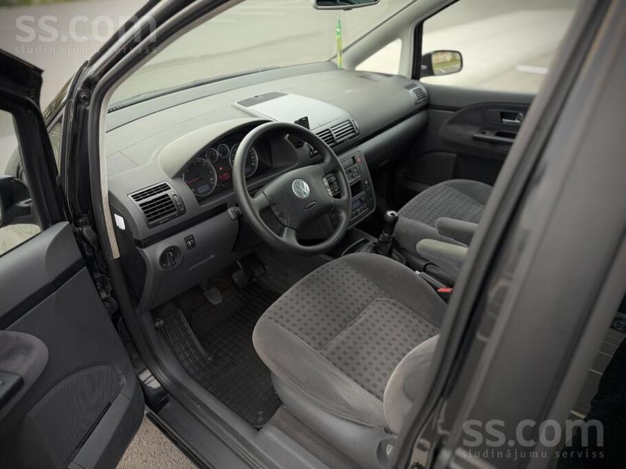 Black Volkswagen Sharan 2003 in Jelgava, with an engine capacity of 1.90 L and mileage of 352 thousand km for 3250 €, photo 14 on AUTOMOTO.COM.LV