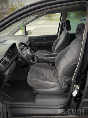 Black Volkswagen Sharan 2003 in Jelgava, with an engine capacity of 1.90 L and mileage of 352 thousand km for 3250 €, photo 15 on AUTOMOTO.COM.LV
