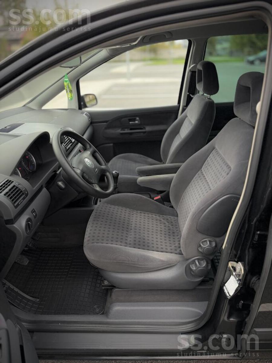 Black Volkswagen Sharan 2003 in Jelgava, with an engine capacity of 1.90 L and mileage of 352 thousand km for 3250 €, photo 15 on AUTOMOTO.COM.LV