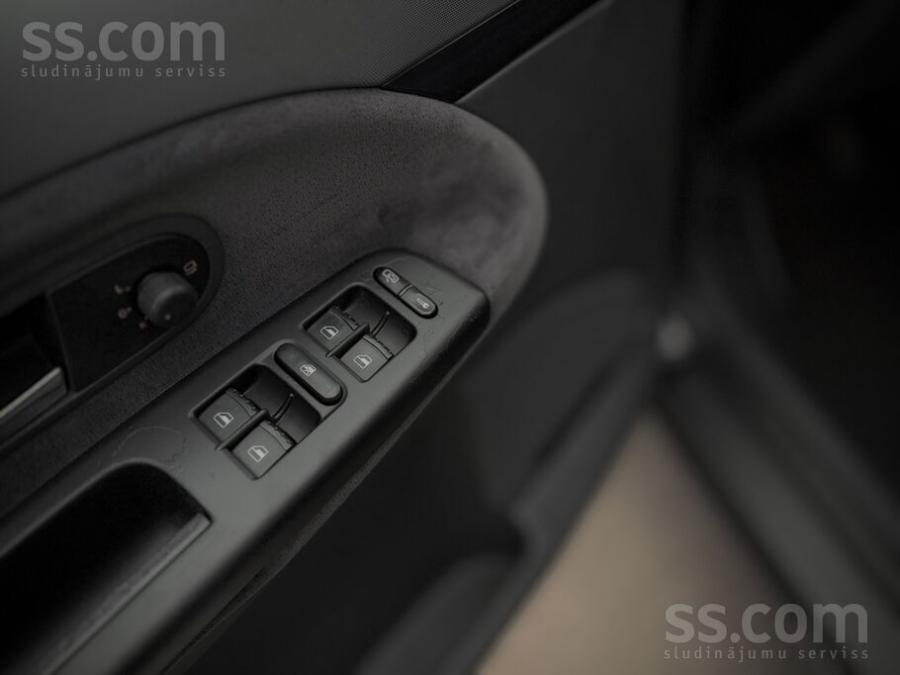 Black Volkswagen Sharan 2003 in Jelgava, with an engine capacity of 1.90 L and mileage of 352 thousand km for 3250 €, photo 17 on AUTOMOTO.COM.LV