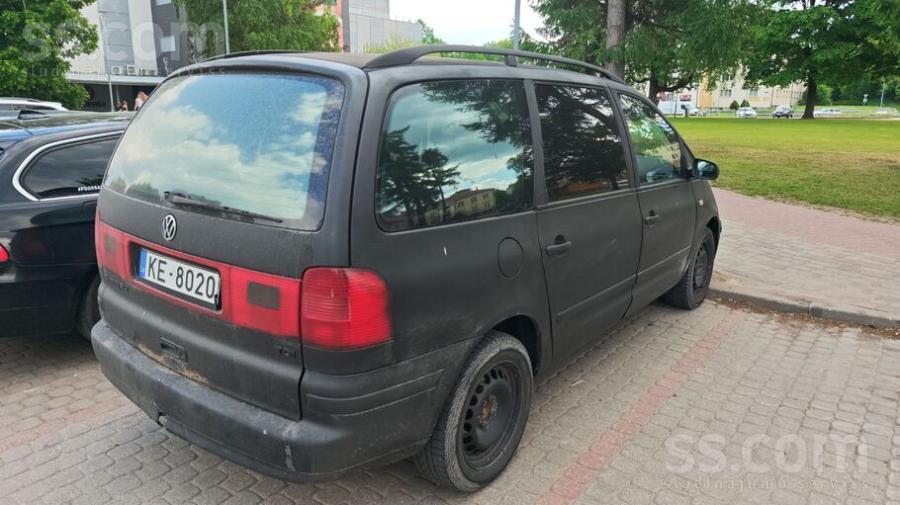 Черный Фольксваген Шаран 2003 в Валмиера, объемом двигателя 1.90 л и пробегом 360 тыс. км за 350 €, фото 3 на AUTOMOTO.COM.LV