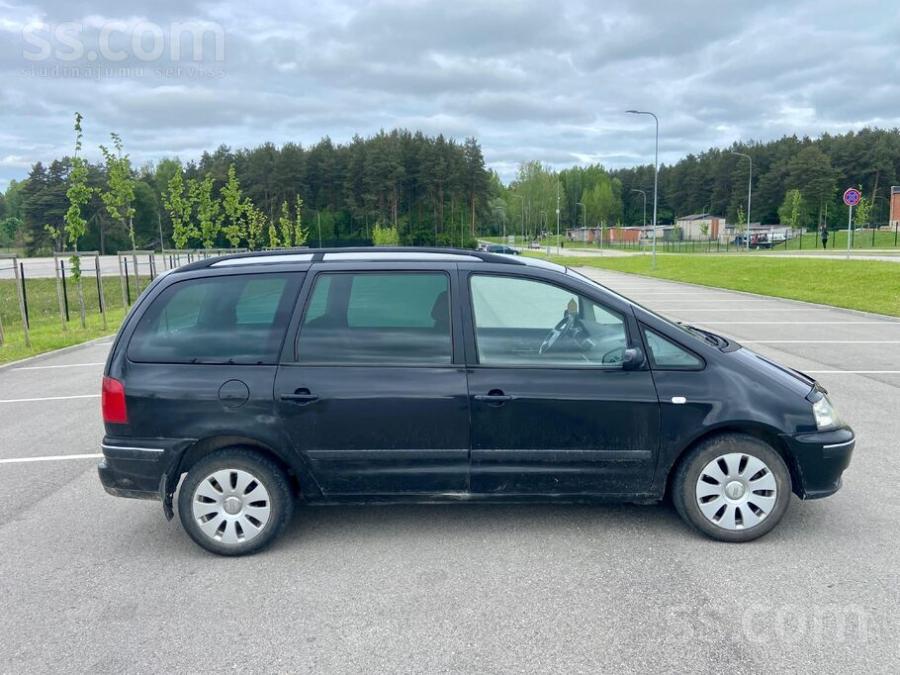 Black Volkswagen Sharan 2004 in Valmiera, with an engine capacity of 1.90 L and mileage of 405 thousand km for 13500 €, photo 2 on AUTOMOTO.COM.LV