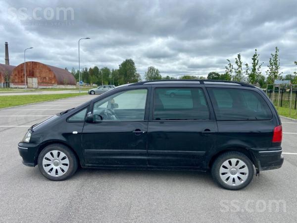 Black Volkswagen Sharan 2004 in Valmiera, with an engine capacity of 1.90 L and mileage of 405 thousand km for 13500 €, photo 5 on AUTOMOTO.COM.LV
