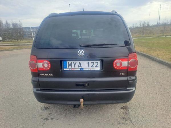 Black Volkswagen Sharan 2004 in Telschi, with an engine capacity of 1.90 L and mileage of 313 thousand km for 1850 €, photo 5 on AUTOMOTO.COM.LV