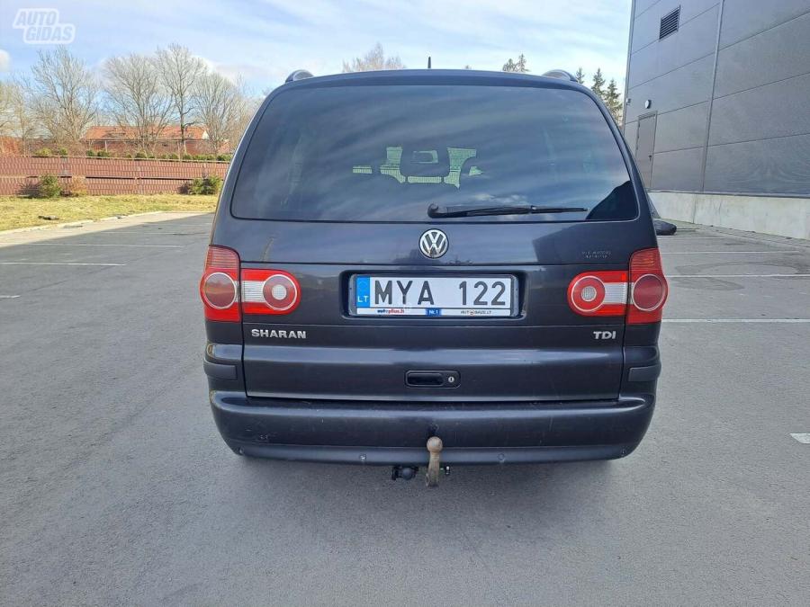 Melns Volkswagen Sharan 2004 Telšiai, ar dzinēja tilpumu 1.90 L un nobraukumu 300 tūkst. km par 1750 €, foto 6 vietnē AUTOMOTO.COM.LV