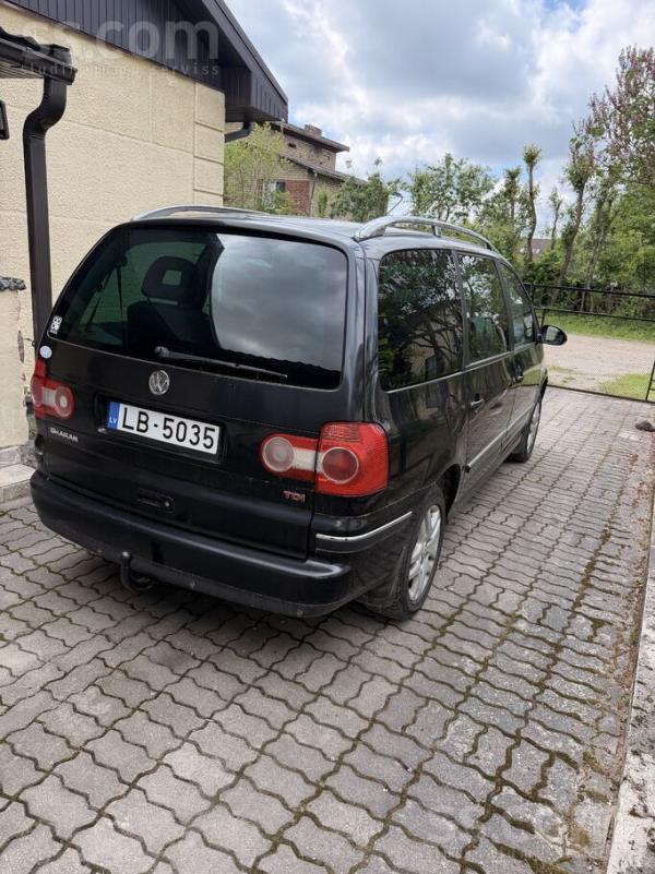 Black Volkswagen Sharan 2004 in Jelgava, with an engine capacity of 1.90 L and mileage of 332 thousand km for 2250 €, photo 4 on AUTOMOTO.COM.LV