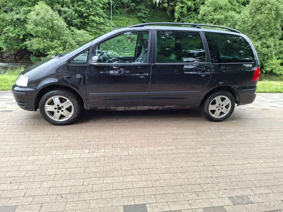 Melns Volkswagen Sharan 2004 Rēzekne, ar dzinēja tilpumu 1.90 L un nobraukumu 290 tūkst. km par 1700 €, foto 7 vietnē AUTOMOTO.COM.LV