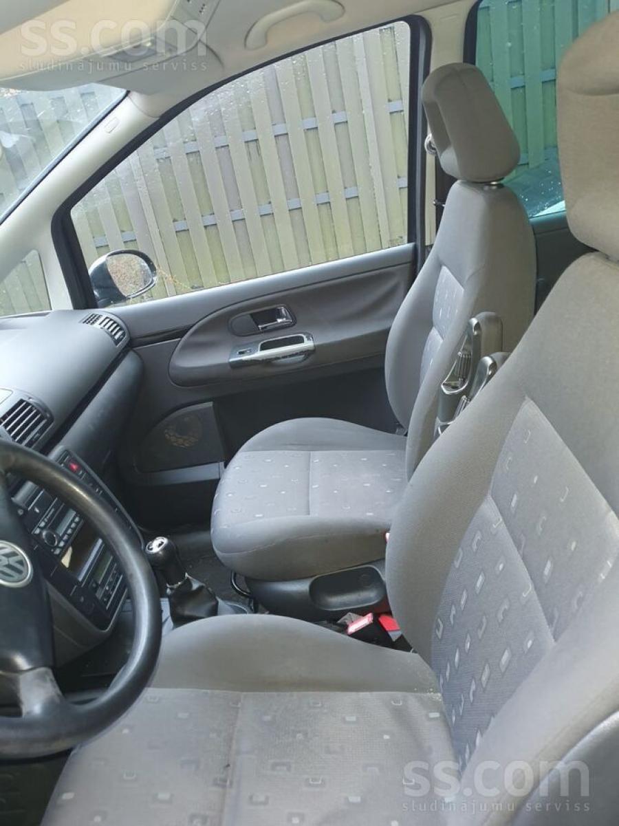 Melns Volkswagen Sharan 2004 Rēzekne, ar dzinēja tilpumu 1.90 L un nobraukumu 290 tūkst. km par 1700 €, foto 8 vietnē AUTOMOTO.COM.LV