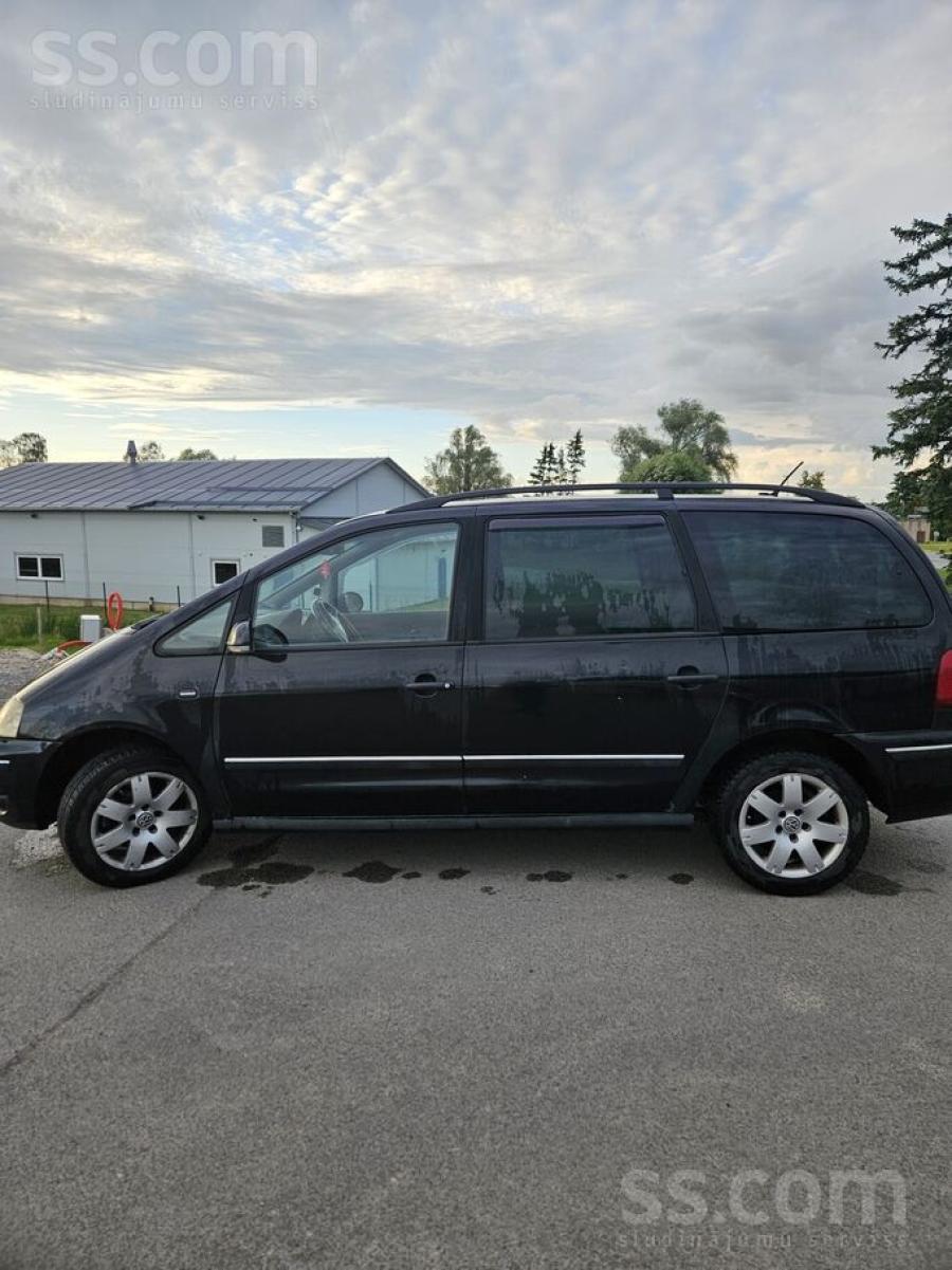 Melns Volkswagen Sharan 2004 Bauska, ar dzinēja tilpumu 1.90 L un nobraukumu 387 tūkst. km par 700 €, foto 3 vietnē AUTOMOTO.COM.LV