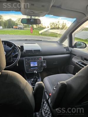 Melns Volkswagen Sharan 2004 Bauska, ar dzinēja tilpumu 1.90 L un nobraukumu 387 tūkst. km par 700 €, foto 6 vietnē AUTOMOTO.COM.LV