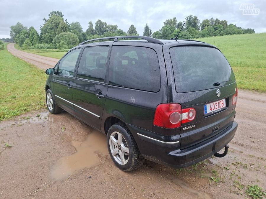 Black Volkswagen Sharan 2004 in Birstonas, with an engine capacity of 1.90 L and mileage of 348 thousand km for 2600 €, photo 6 on AUTOMOTO.COM.LV