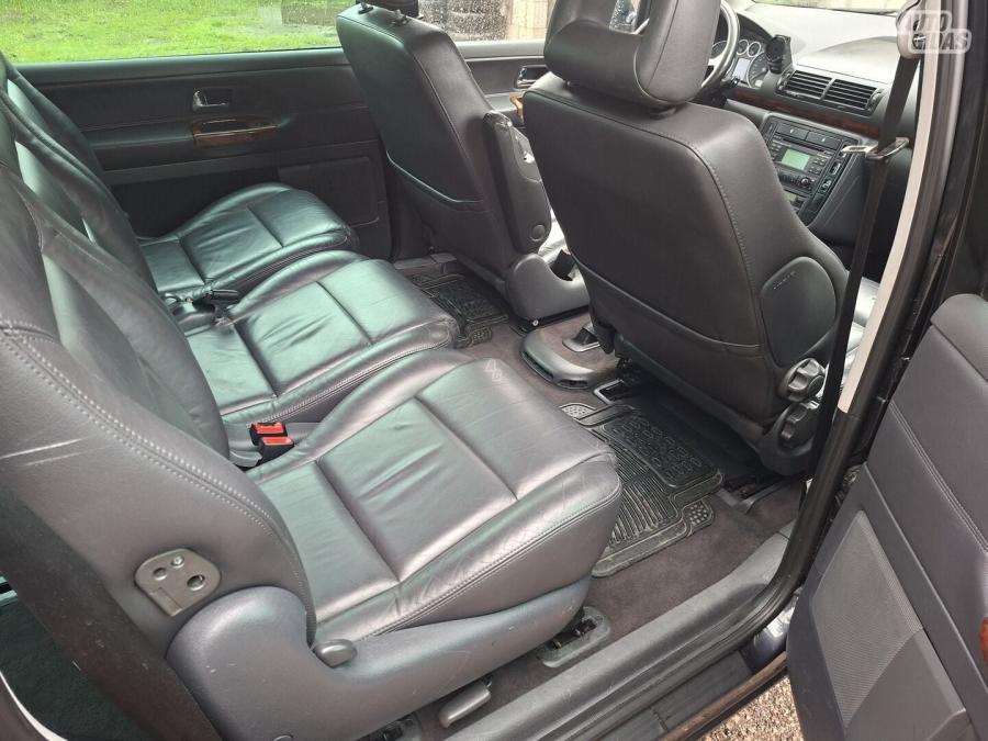 Black Volkswagen Sharan 2004 in Birstonas, with an engine capacity of 1.90 L and mileage of 348 thousand km for 2600 €, photo 9 on AUTOMOTO.COM.LV