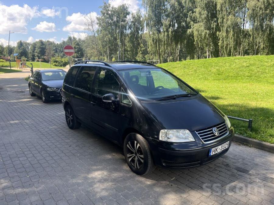 Black Volkswagen Sharan 2004 in Riga, with an engine capacity of 1.90 L and mileage of 260 thousand km for 2300 €, photo 3 on AUTOMOTO.COM.LV