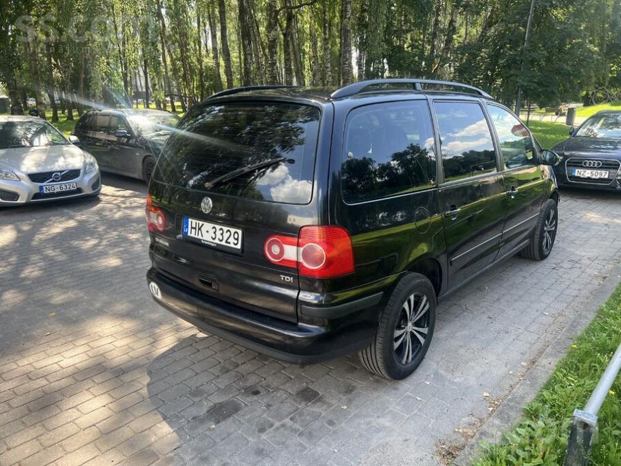 Black Volkswagen Sharan 2004 in Riga, with an engine capacity of 1.90 L and mileage of 260 thousand km for 2300 €, photo 7 on AUTOMOTO.COM.LV
