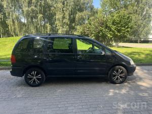 Black Volkswagen Sharan 2004 in Riga, with an engine capacity of 1.90 L and mileage of 260 thousand km for 2300 €, photo 9 on AUTOMOTO.COM.LV