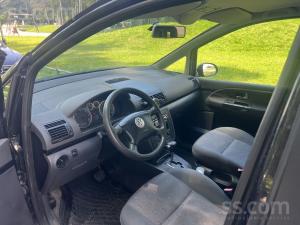 Black Volkswagen Sharan 2004 in Riga, with an engine capacity of 1.90 L and mileage of 260 thousand km for 2300 €, photo 10 on AUTOMOTO.COM.LV
