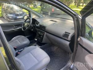 Black Volkswagen Sharan 2004 in Riga, with an engine capacity of 1.90 L and mileage of 260 thousand km for 2300 €, photo 11 on AUTOMOTO.COM.LV