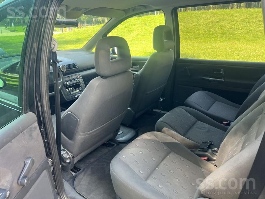 Black Volkswagen Sharan 2004 in Riga, with an engine capacity of 1.90 L and mileage of 260 thousand km for 2300 €, photo 12 on AUTOMOTO.COM.LV